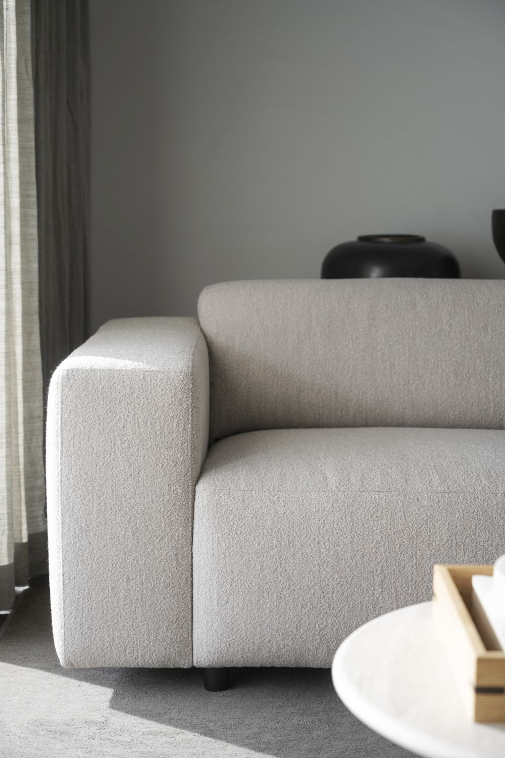 Rowico Willard 3-istuttava sohva 236 cm vaalea beige - Kaluste-Kaverit Verkkokauppa